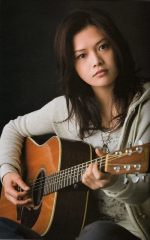 YUI - japanese singer - Japanese Sirens